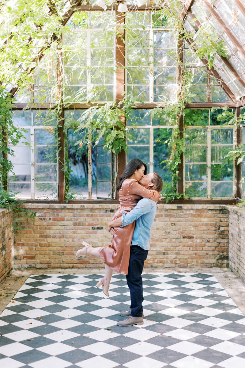 VW Bus Engagement at Sekrit Theater | Jamie & Kyle - dianabrewer.com